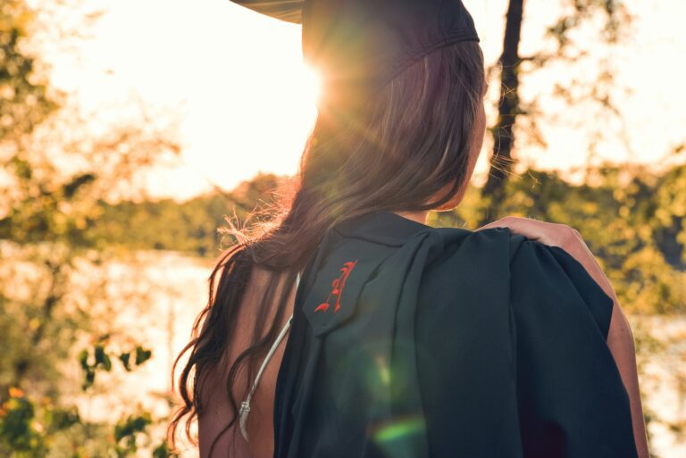 5 Graduation Speech Examples to Polish Your Address