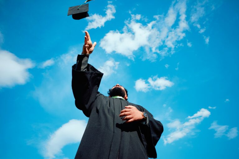 5 Top Valedictorian Speeches That Inspire and Motivate